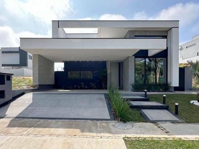 Casa Térrea 181m², 3 Quartos, 1 Suítes Master + Piscina
