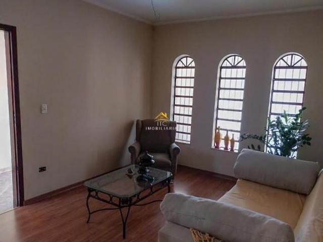 Casa térrea: 181m², 3 quartos, 2 salas, gourmet, quintal, etc. Terreno 250m²