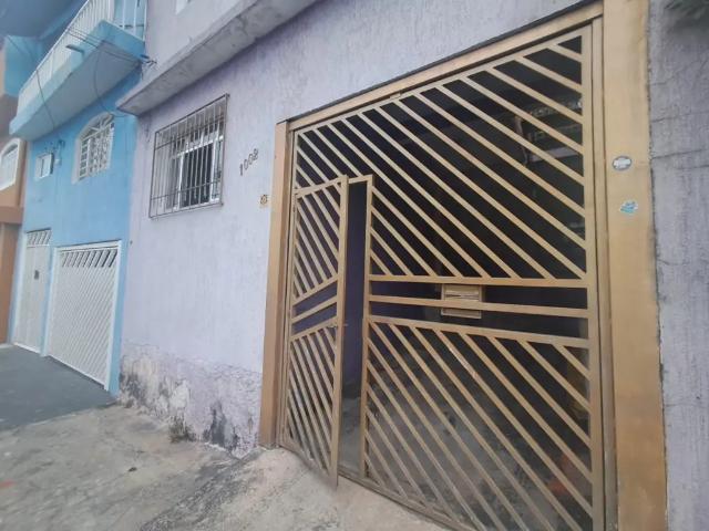 Casa Térrea, 1 Quarto para Alugar, por R$ 800,00