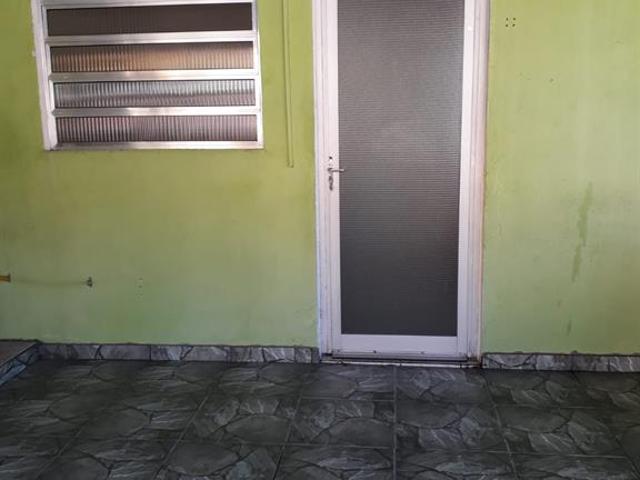 Casa Térrea, 1 Quarto para Alugar, por R$ 1.000,00