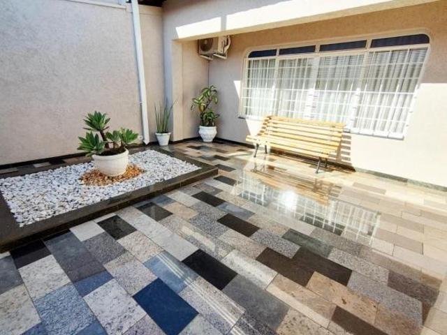Casa Terrea 200m2 3 Dorms 1 Suíte, Sala de TV com painel e ar condicionado quente/frio 1 Suíte com