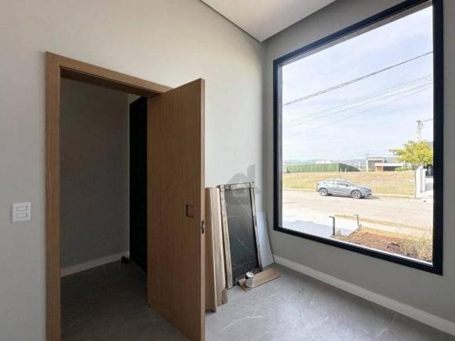 Casa Térrea 200m², 3 Suítes, Escritório