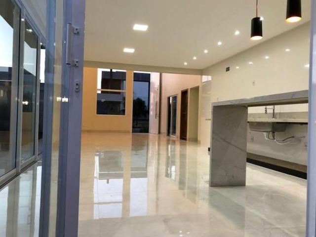 CASA TERREA 213MT 4 SUITES PORTAL DO SOL GOLF GREEN