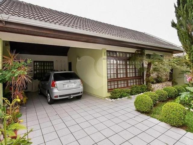CASA TÉRREA 230 m² PRIV • 4 DORM • EDÍCULA • SANTA FELICIDADE