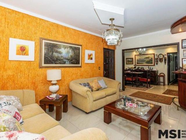 Casa térrea 230m² privativos, 3 dormitórios no bairro São Braz