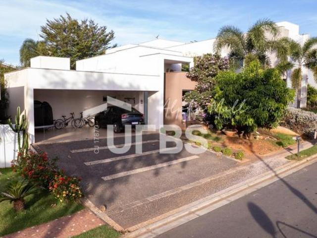 CASA TERREA 240,87MT 4 SUITES JARDINS VERONA