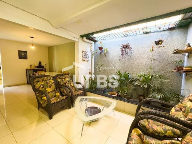 CASA TERREA 245MT 3 QUARTOS SENDO 1 SUITE SETOR AEROPORTO