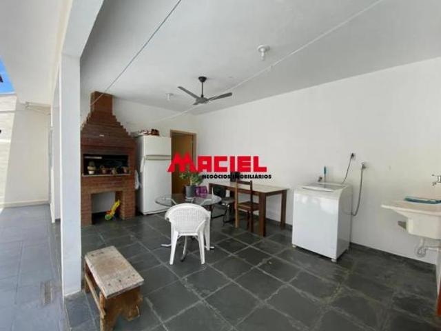 Casa térrea 250m² terreno no Bosque dos Eucaliptos, com armários planejados