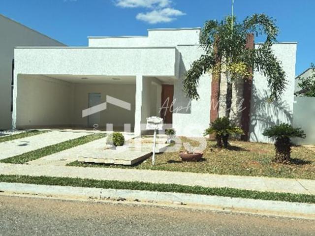 CASA TERREA 250MT 4 QUARTOS SENDO 2 SUITES PORTAL DO SOL GREEN