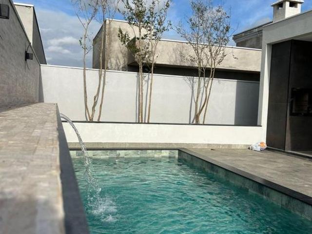Casa Térrea 253m2 3 Suítes, Terreno 465m2 Tem água quente e fria na casa toda Piscina somente água f