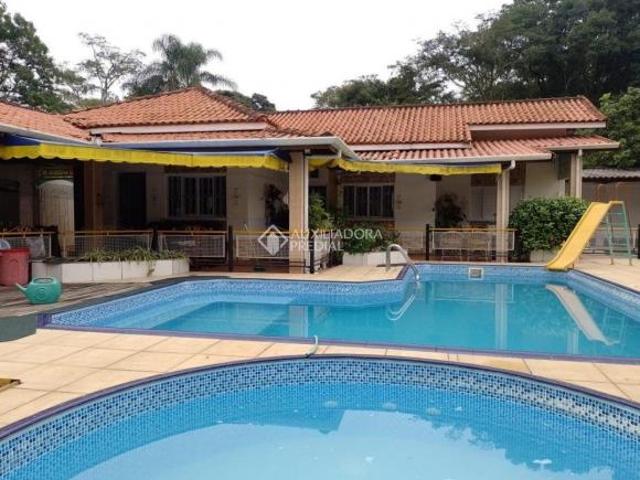 CASA TÉRREA, 253MTS², 3 QUARTOS, 4 VAGAS, NO BAIRRO PINHEIRINHO EM TAUBATÈ