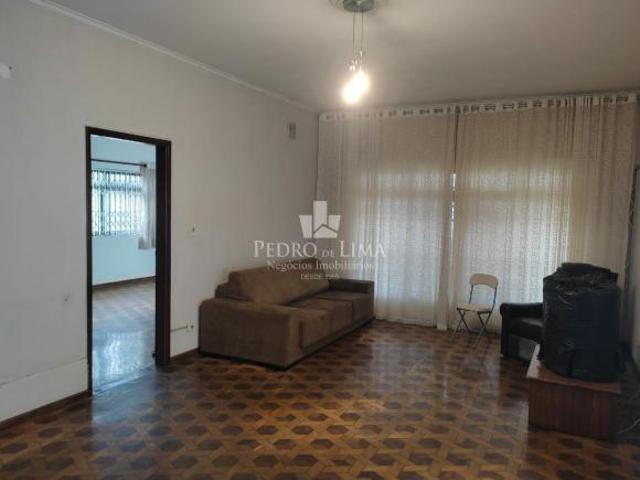 Casa Térrea 280m² com 5 dormitórios sendo 1 suíte, 4 banheiros e 10 vagas