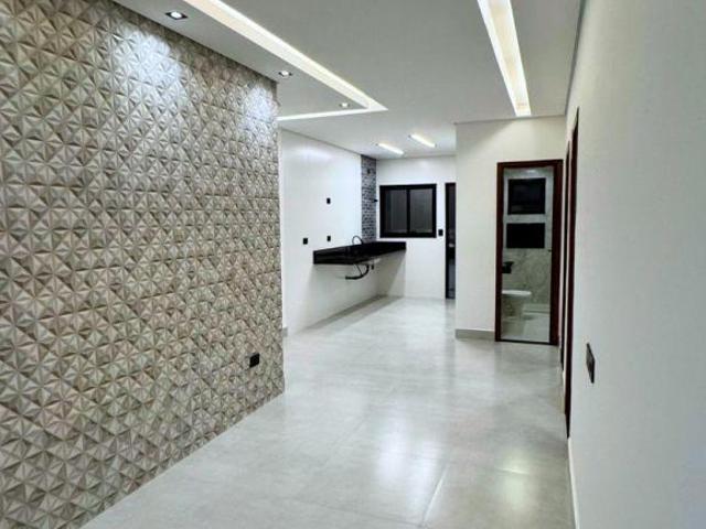 Casa Térrea 2 Dormitórios com Quintal – 57m²