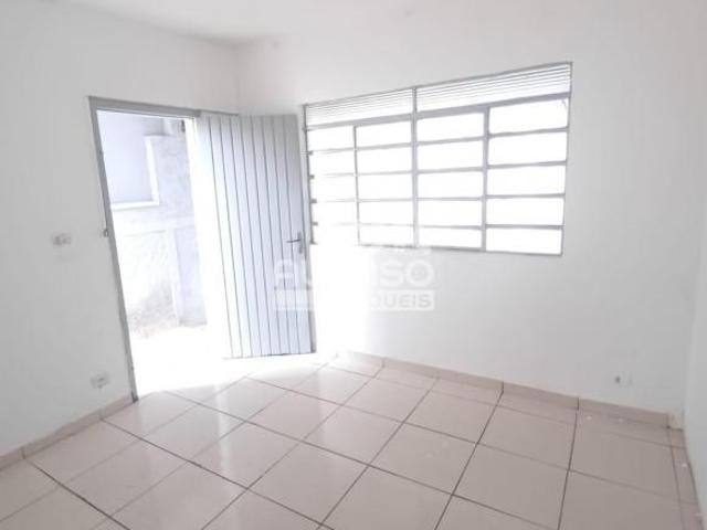 casa térrea 2 dormitórios precisa de reforma!