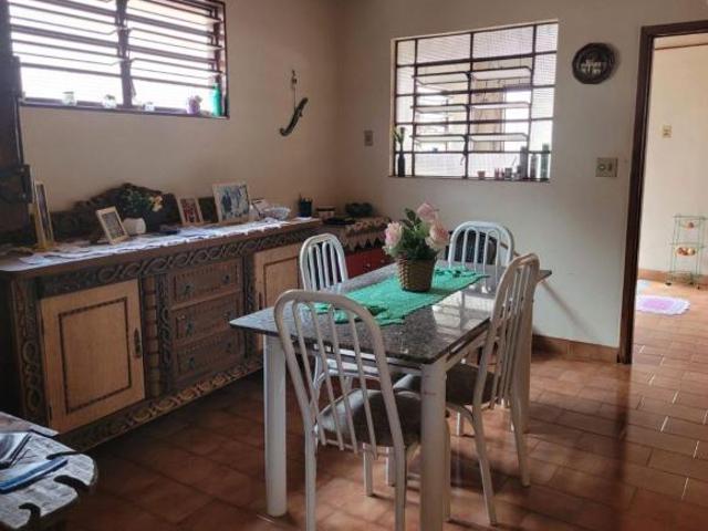 Casa térrea 2 dormitórios, 2 banheiros, pronta para morar, Vila Tibério, Oportunidade!