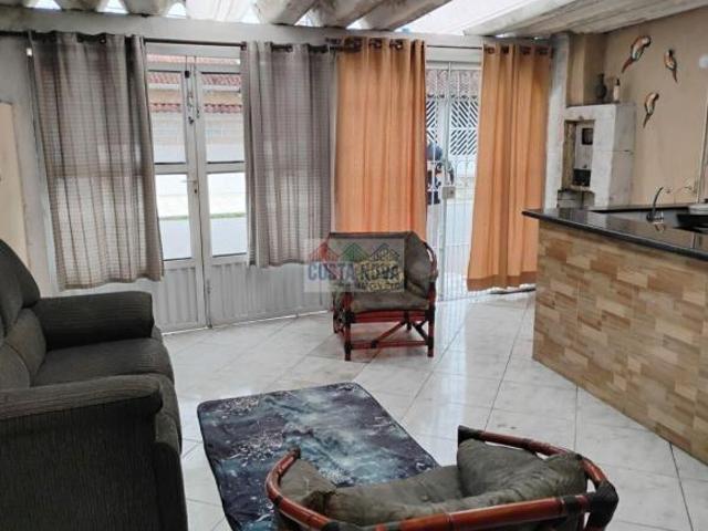 Casa térrea, 2 dormitórios, 3 banheiros, 2 vagas cobertas, próximo a Praia