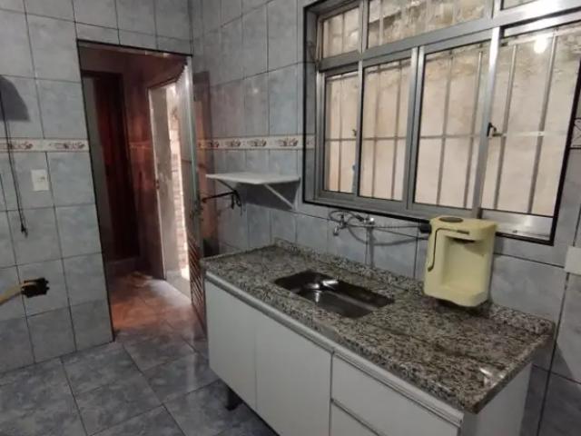 Casa Térrea, 2 Quartos para Alugar, 60 m² por R$ 1.550,00