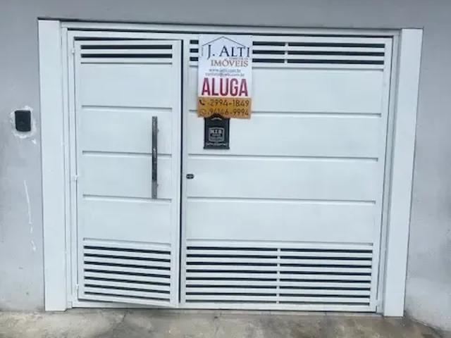 Casa Térrea 2 Dorms para Alugar 80 m² por R$ 1.900,00