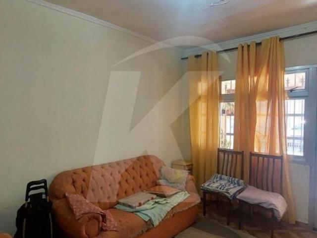 Casa térrea 2 quartos, 2 vagas de garagem, quintal no Jardim Brasil