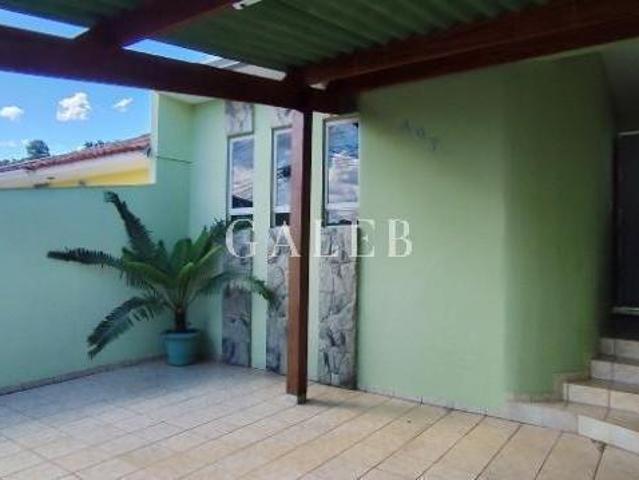 CASA TÉRREA 2 QUARTOS COM SUITE E EXCELENTE LOCALIZAÇÃO PRONTA PARA MORAR OU RENDA