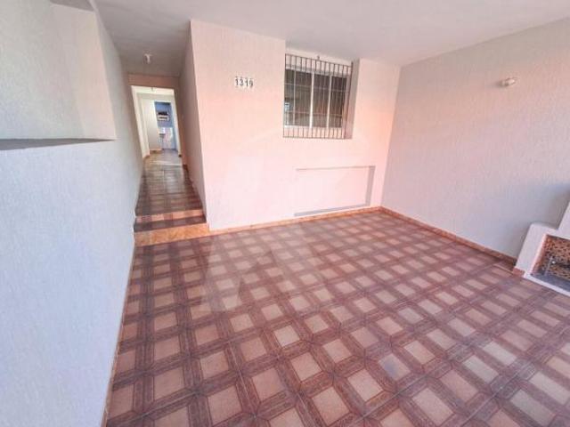 Casa térrea 2 quartos e 2 vagas, Confira !