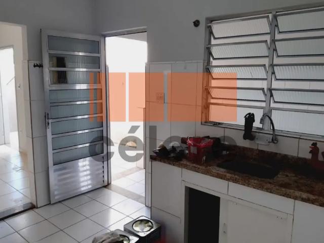 Casa Térrea, 2 Quartos para Alugar, 64 m² por R$ 2.000,00