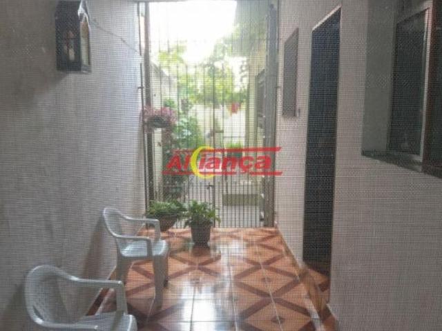 CASA TÉRREA, 2 QUARTOS, VAGA DE GARAGEM, REGIÃO COMERCIAL