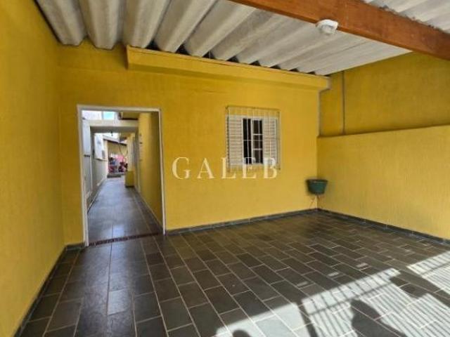CASA TÉRREA, 2 VAGAS COBERTAS, AMPLO QUINTAL, PRÓXIMO DE COMÉRCIOS, LOCAL SEGURO