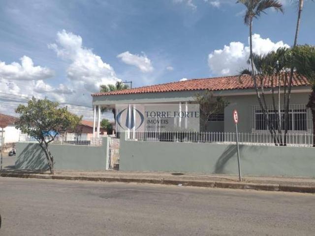 casa térrea 336m² com 3 dormitórios sendo 1 suíte, com Edícula em Angatuba
