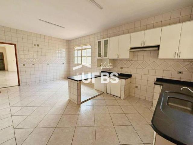 CASA TERREA 340MT 3 QUARTOS SENDO 2 SUITES SETOR JARDIM AMERICA