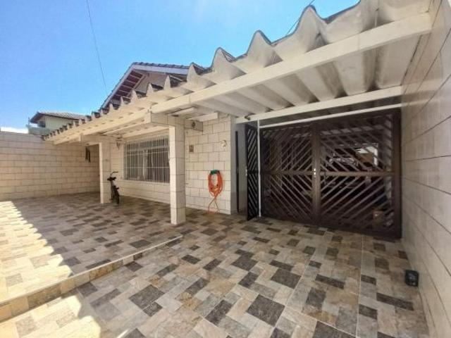 Casa térrea 3 Dts 1 suíte, Ampla sala, Copa/cozinha, Edícula, Churrasqueira, Piscina, 5 Vagas