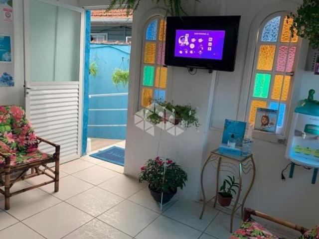 Casa Térrea 3 dormitórios no Bairro Camaquã