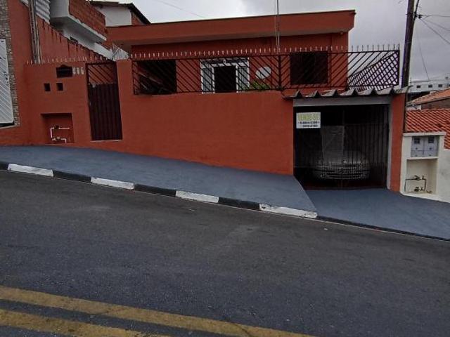 Casa térrea, 3 dormitórios ótima localização, 2 vagas de garagens
