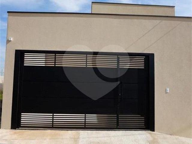 Casa térrea, 3 dormitórios c suiíte, garagem 2 autos, acabamento c porcelanato, venha conhecer