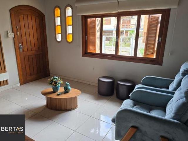 Casa térrea, 3 dormitórios e 4 vagas cobertos no Sarandi