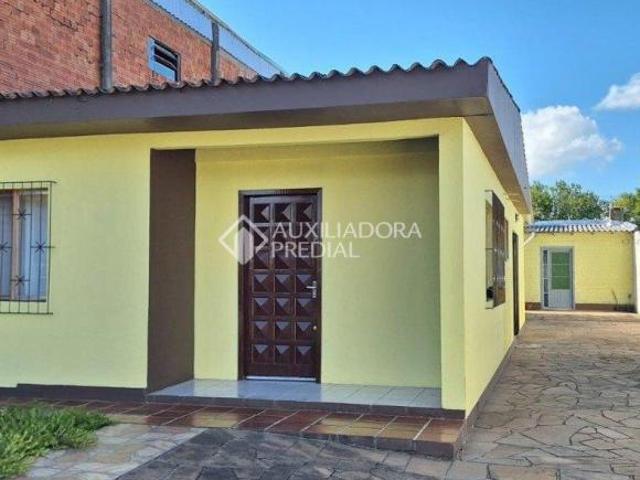 Casa térrea 3 dormitórios e amplo terreno no bairro Fátima em Canoas