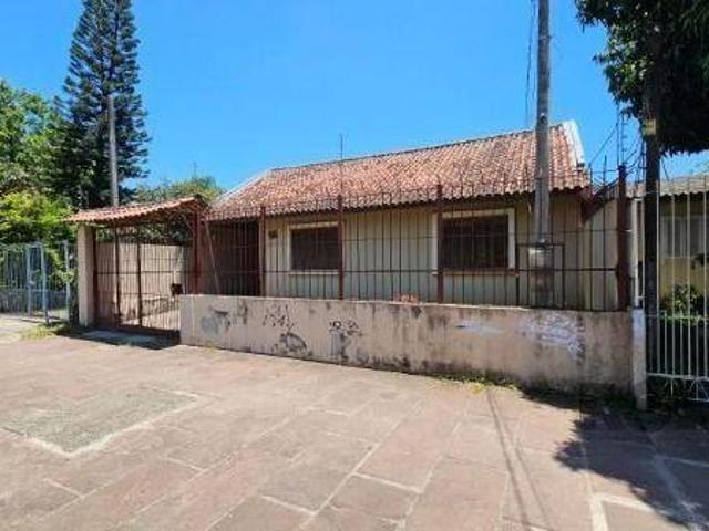Casa térrea 3 dormitórios + escritório espaço gourmet e piscina terreno 11,00 x 40,00 bairro Camaquã