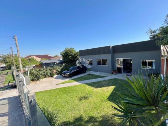 Casa Térrea, 3 dormitórios, lareira e churrasqueira, totalmente mobiliada no Centro de Xangri Lá