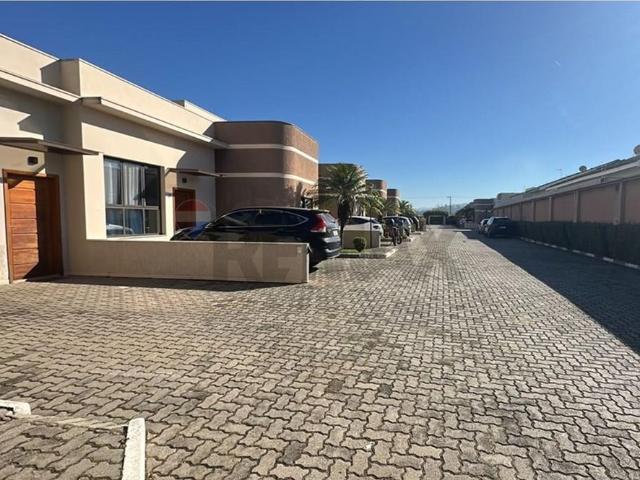 Casa térrea 3 dormitórios para alugar por R$4.500,00/mês Lot. Loanda Atibaia SP