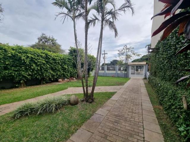 Casa Térrea / 3 Dormitórios / Piscina / Bairro Guarujá