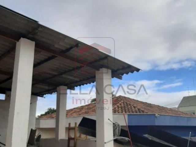 Casa térrea 3 dormitórios sala ampla 2 banheiros cozinha quintal 6 vagas de garagem