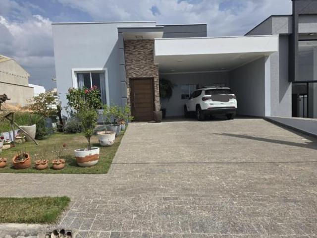 CASA TÉRREA 3 DORMITÓRIOS SENDO UMA SUÍTE, ÁREA GOURMET LINDA!
