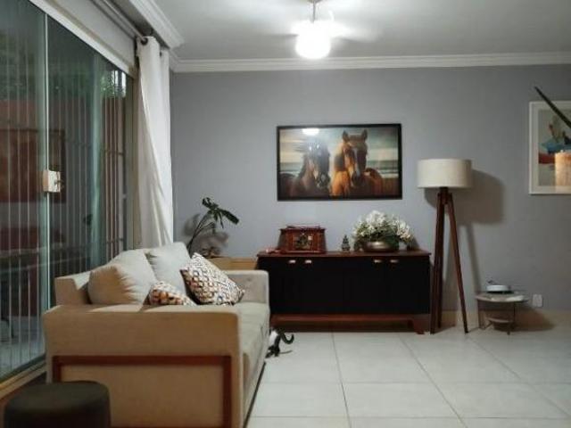 CASA TÉRREA 3 DORMITÓRIOS SENDO 1 SUÍTE, COM PISCINA E EDÍCULA NA VILA VIOTTO, JUNDIAÍ