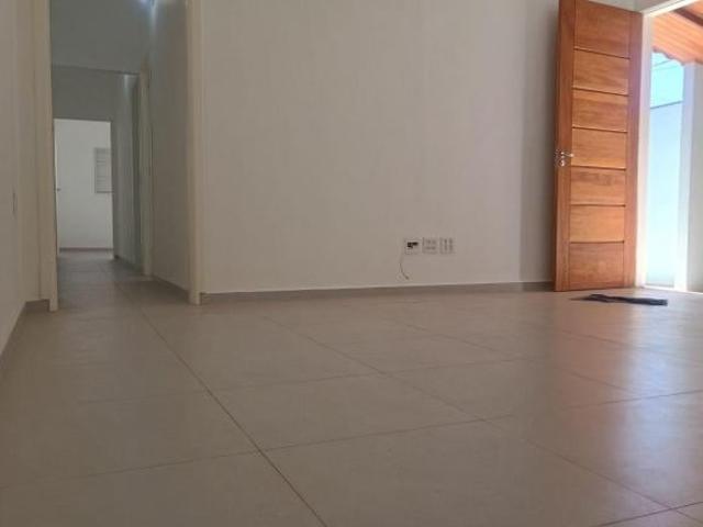 Casa térrea 3 dormitórios sendo 1 suite residencial, salão a parte para comércio com WC