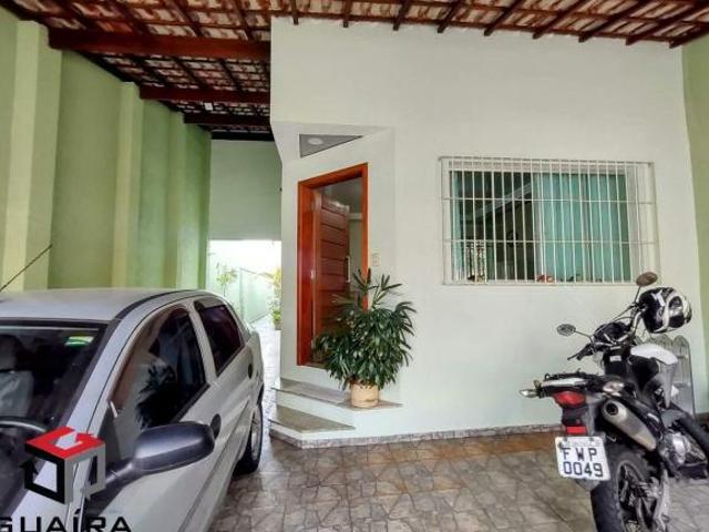 Casa térrea, 3 dormitórios, sendo 2 suítes, quintal, 4 vagas