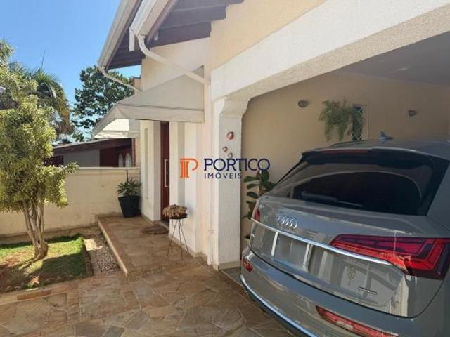 Casa térrea 3 dormitórios 1 suíte e piscina no Taquaral em Campinas/SP