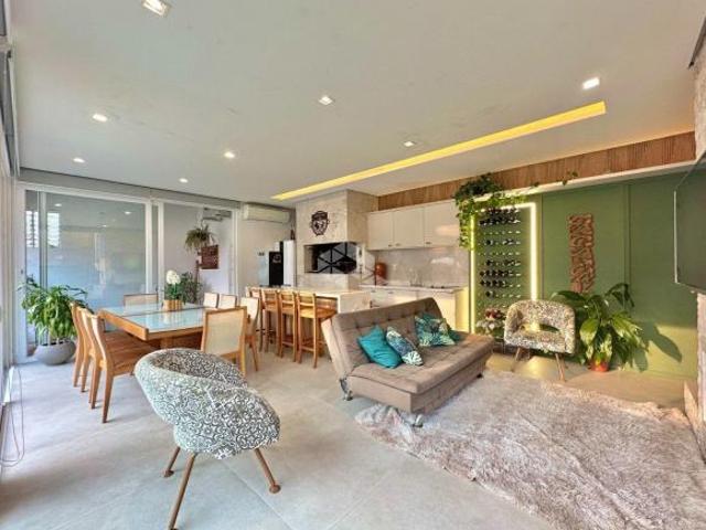 Casa Térrea, 3 dormitórios, 1 suíte master, pátio com piscina. No bairro bela vista na cidade de Can