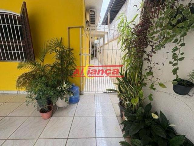 Casa térrea 3 dormitórios 2 vagas Jardim Presidente Dutra