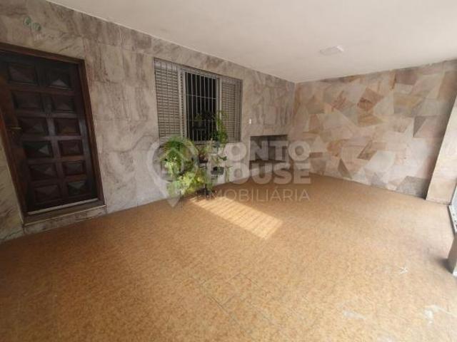 Casa térrea, 3 dormitórios + 5 casas independentes nos fundos  próximo ao metrô