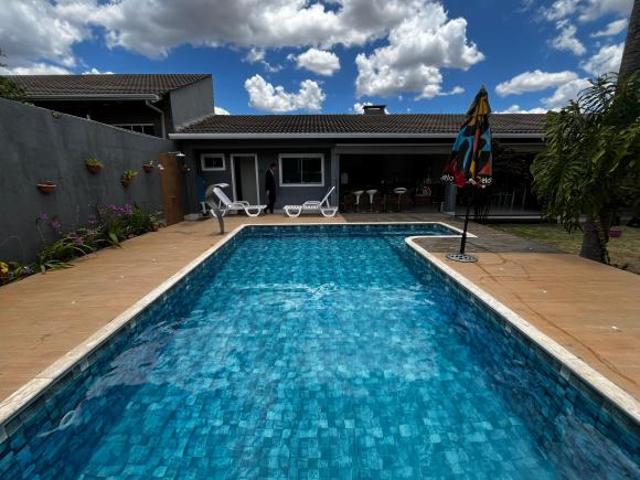 Casa Térrea 3 QTS 2 suítes piscina churrasqueira